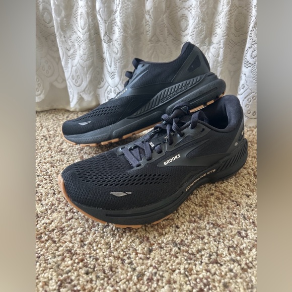 Brooks | Shoes | Brooks Adrenaline Gts 23 Womens 7 B Shoes Black Cream ...